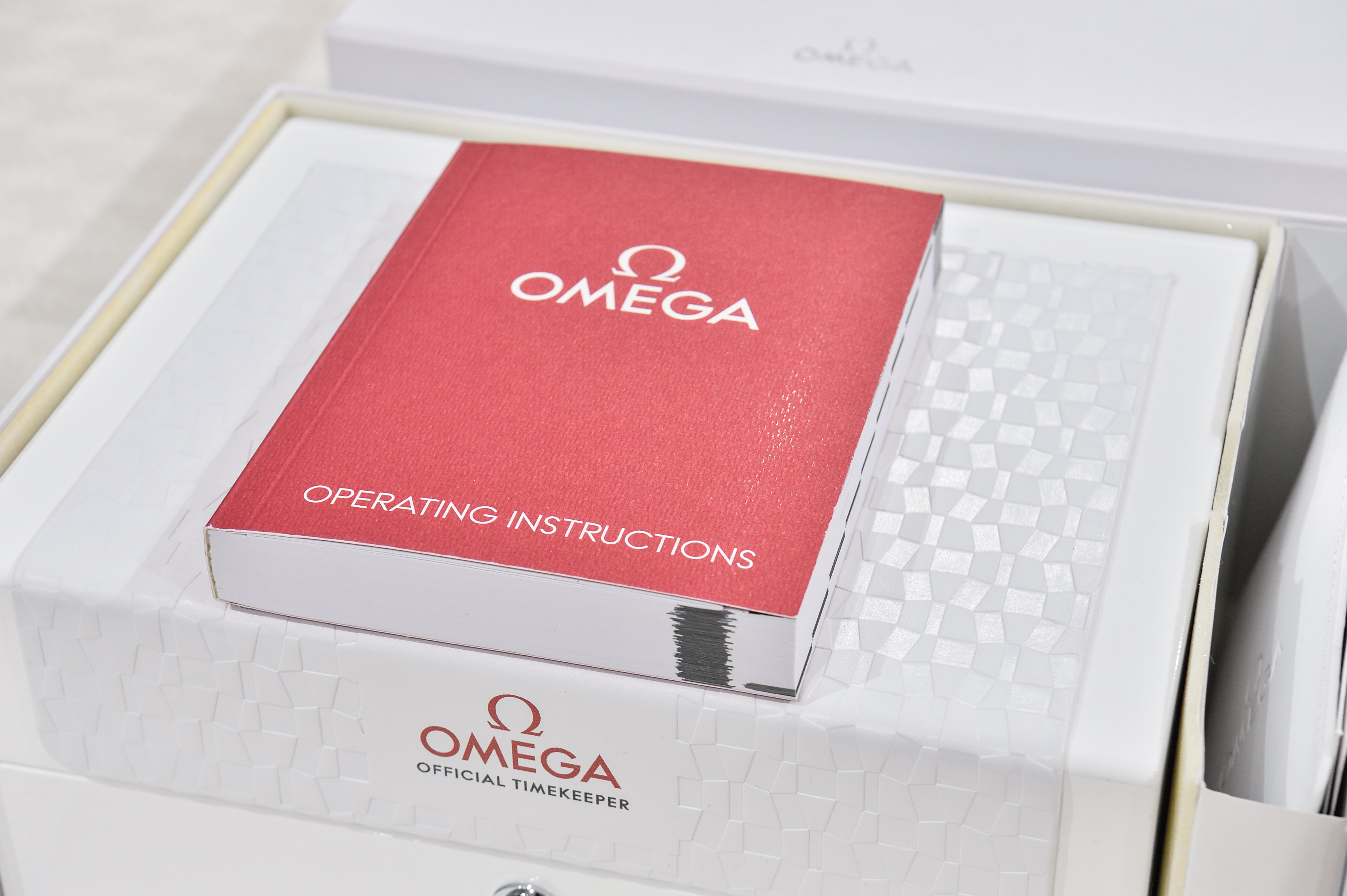 2021 OMEGA SPEEDMASTER LIMITED EDITION 'TOKYO 2020 RED' for sale by ...
