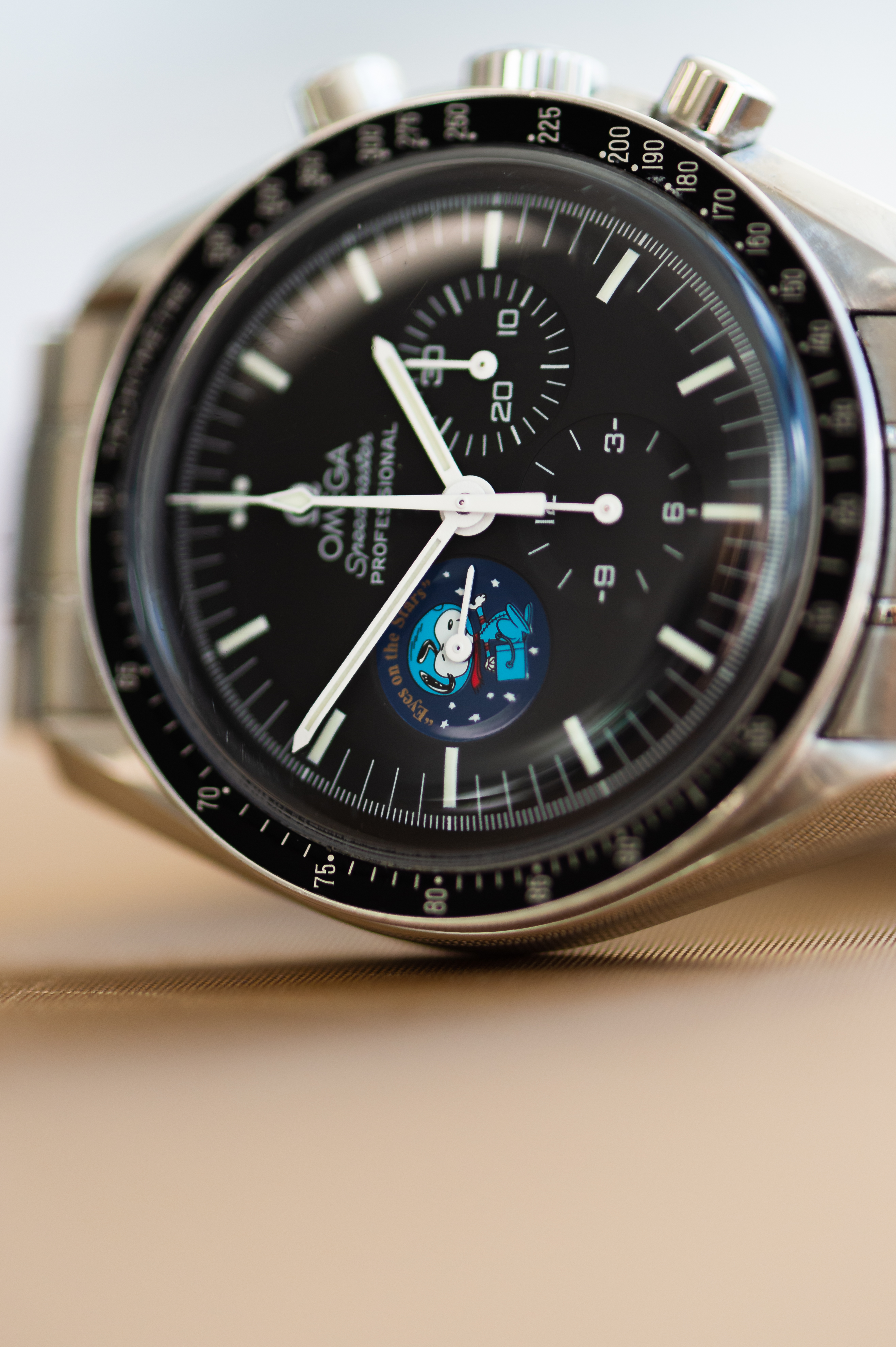 2007 OMEGA SPEEDMASTER PROFESSIONAL MOONWATCH 'SNOOPY' for sale by ...