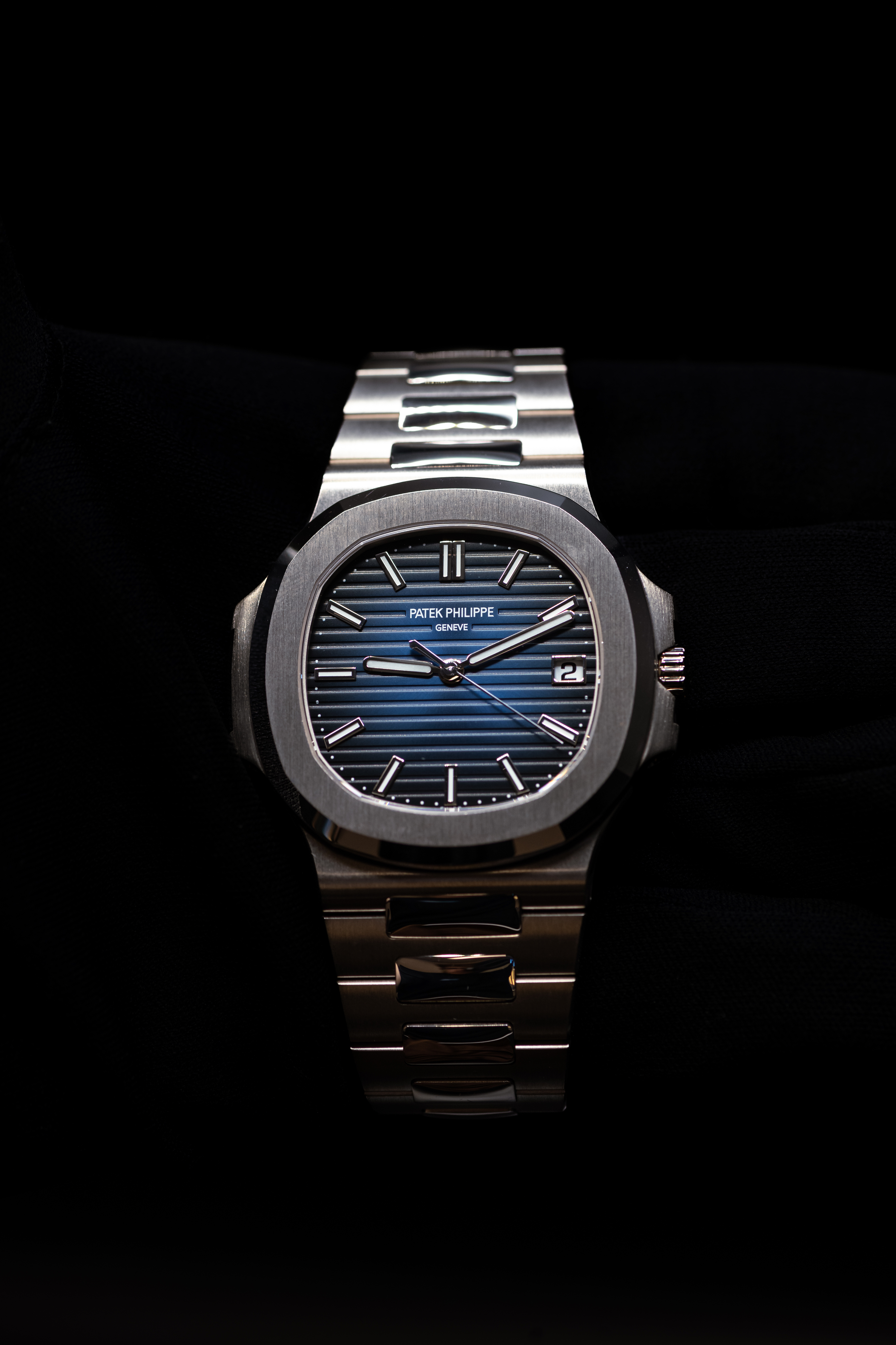 2022 PATEK PHILIPPE NAUTILUS '5811' for sale by auction in London ...